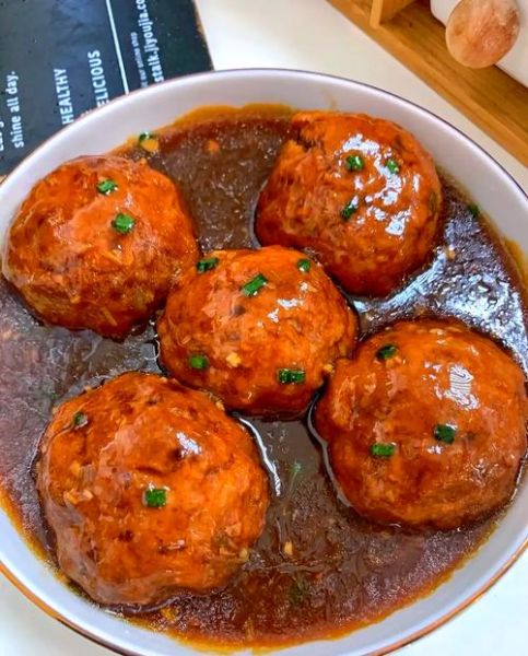 红烧狮子头是什么肉_家常做法用什么肉最好-第1张图片-山城妙识 红烧狮子头是什么肉_家常做法用什么肉最好-第1张图片-山城妙识