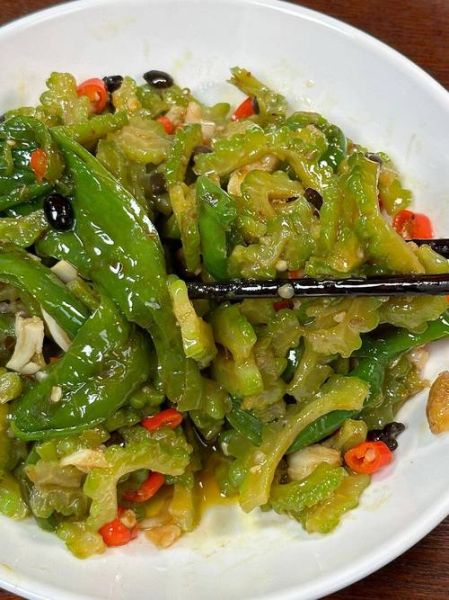 苦瓜怎么炒不苦_苦瓜焯水几分钟才正确-第1张图片-山城妙识 苦瓜怎么炒不苦_苦瓜焯水几分钟才正确-第1张图片-山城妙识