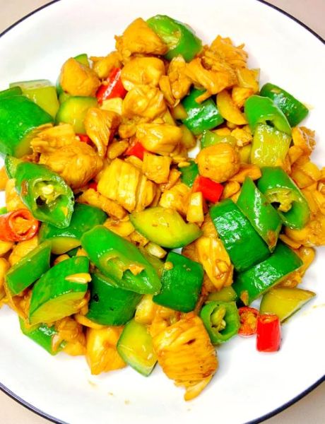 鸡丁怎么炒好吃又简单_鸡丁炒多久才嫩滑-第1张图片-山城妙识