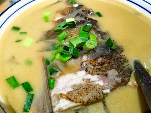 鱼头一般跟什么炖汤_鱼头汤放什么食材最鲜-第1张图片-山城妙识 鱼头一般跟什么炖汤_鱼头汤放什么食材最鲜-第1张图片-山城妙识