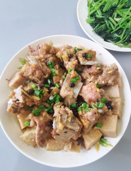 芋头怎么做好吃_芋头蒸排骨的做法-第1张图片-山城妙识 芋头怎么做好吃_芋头蒸排骨的做法-第1张图片-山城妙识