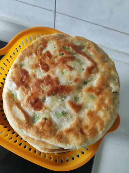 葱花烙饼怎么做又软又好吃_烙饼不硬的秘诀-第2张图片-山城妙识