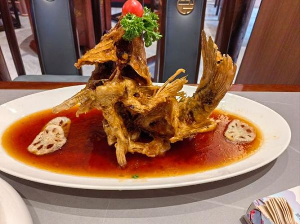 糖醋鲤鱼是哪里的菜_糖醋鲤鱼典故由来-第2张图片-山城妙识