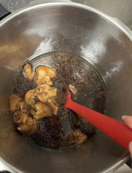 烤猪蹄怎么做_烤猪蹄需要焯水吗-第2张图片-山城妙识 烤猪蹄怎么做_烤猪蹄需要焯水吗-第2张图片-山城妙识