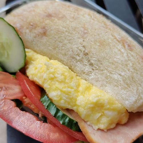 鸡蛋培根三明治怎么做_鸡蛋培根三明治热量高吗-第3张图片-山城妙识