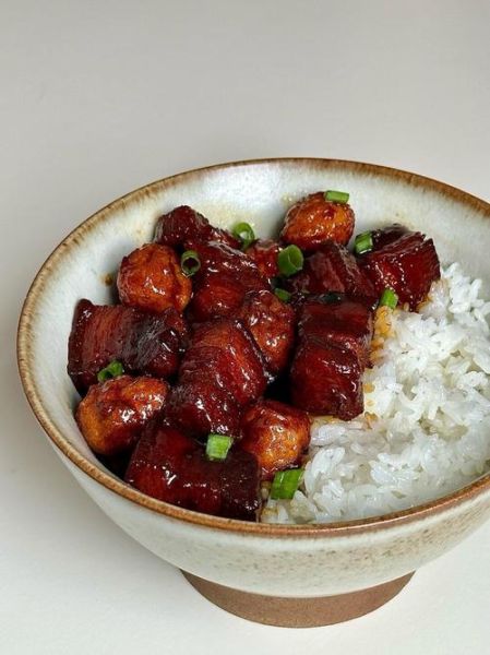 红烧肉盖浇饭怎么做_红烧肉盖浇饭热量高吗-第1张图片-山城妙识 红烧肉盖浇饭怎么做_红烧肉盖浇饭热量高吗-第1张图片-山城妙识