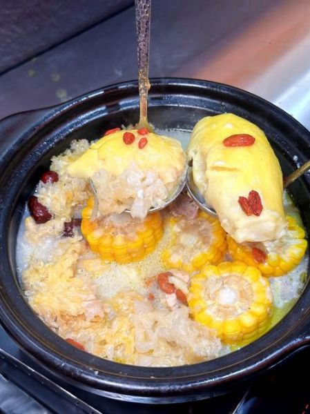 榴莲炖鸡可以放些什么_榴莲炖鸡加什么配料更香-第1张图片-山城妙识 榴莲炖鸡可以放些什么_榴莲炖鸡加什么配料更香-第1张图片-山城妙识