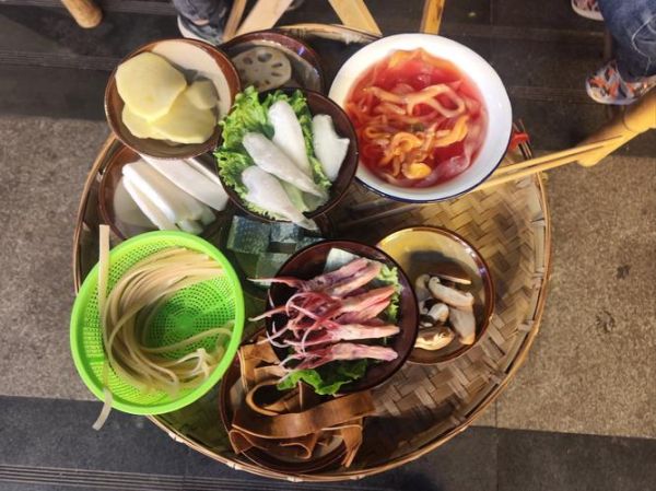 麻辣火锅配菜有哪些_怎么搭配才好吃-第1张图片-山城妙识 麻辣火锅配菜有哪些_怎么搭配才好吃-第1张图片-山城妙识