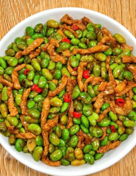 青椒毛豆怎么炒好吃_青椒毛豆要不要焯水-第1张图片-山城妙识 青椒毛豆怎么炒好吃_青椒毛豆要不要焯水-第1张图片-山城妙识