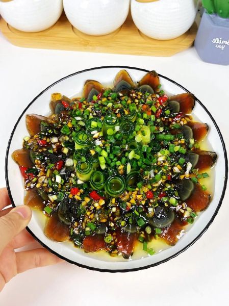 皮蛋怎么做好吃凉拌_皮蛋凉拌要不要焯水-第1张图片-山城妙识 皮蛋怎么做好吃凉拌_皮蛋凉拌要不要焯水-第1张图片-山城妙识