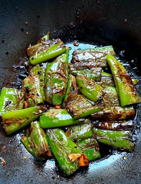 虎皮青椒怎么做才正宗_虎皮青椒最正宗的做法-第1张图片-山城妙识