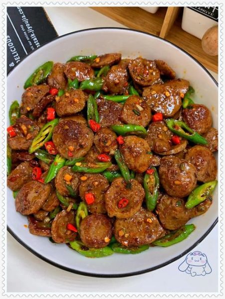 青椒炒牛肉丸怎么做_青椒炒牛肉丸好吃吗-第1张图片-山城妙识