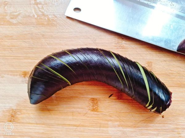 蓑衣刀法茄子怎么做_蓑衣茄子视频教程-第1张图片-山城妙识