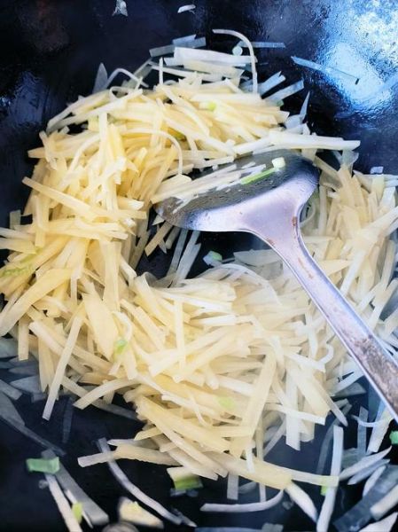 土豆丝怎么炒才脆_土豆丝图片大全大图-第3张图片-山城妙识