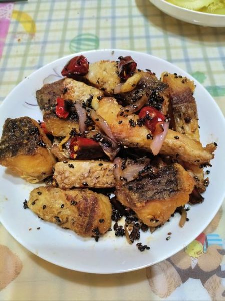 糍粑鱼怎么做才外酥里嫩_糍粑鱼的做法窍门视频-第1张图片-山城妙识