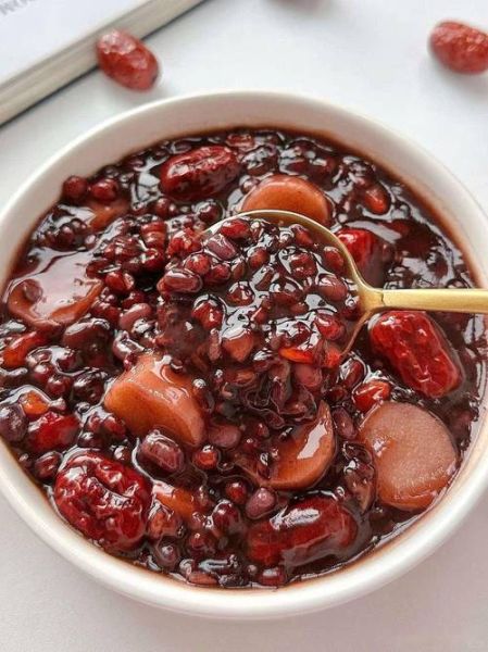 吃什么最快让脸色红润_脸色红润吃什么食物-第1张图片-山城妙识