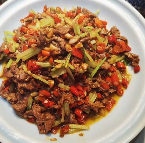 小炒黄牛肉怎么炒才嫩_家常做法窍门-第1张图片-山城妙识