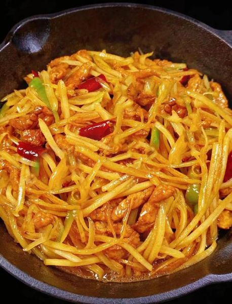 土豆片炒肉丝怎么做_土豆片炒肉丝先炒哪个-第1张图片-山城妙识