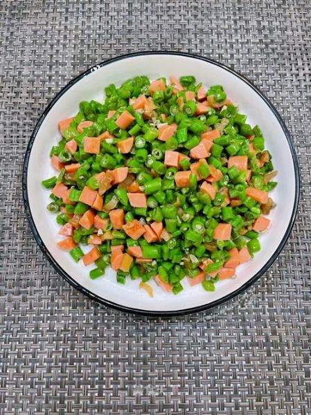 炒豆角丁怎么炒才好吃_豆角丁焯水几分钟-第1张图片-山城妙识