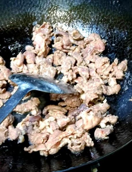 铁板牛肉怎么腌制才嫩_铁板牛肉腌制配方比例-第1张图片-山城妙识