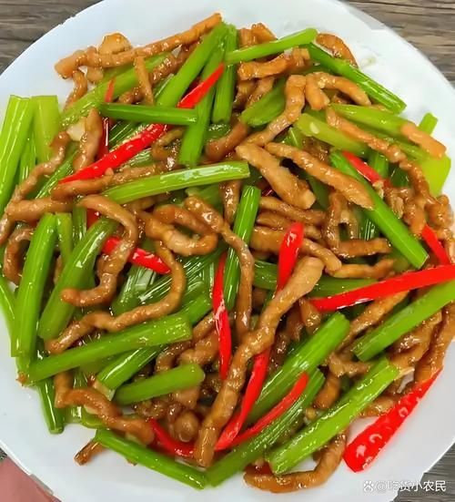 芹菜炒肉怎么炒好吃又简单_芹菜炒肉的家常做法-第2张图片-山城妙识