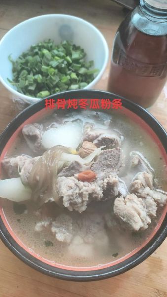 冬瓜炖排骨粉条怎么做_冬瓜炖排骨粉条热量高吗-第1张图片-山城妙识