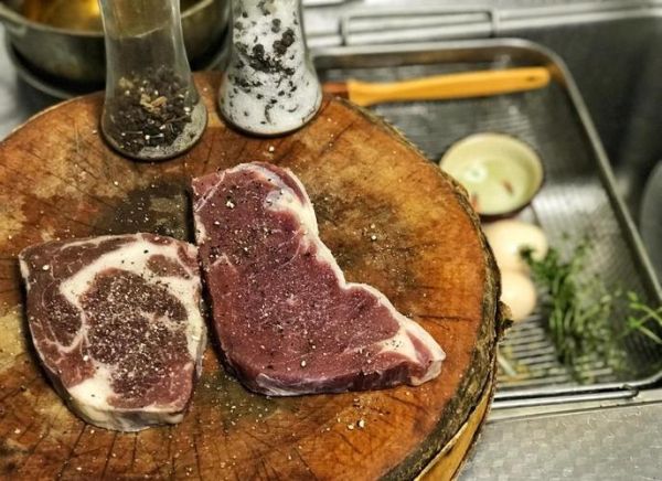 煎牛排几分熟最好_煎牛排用什么锅-第1张图片-山城妙识