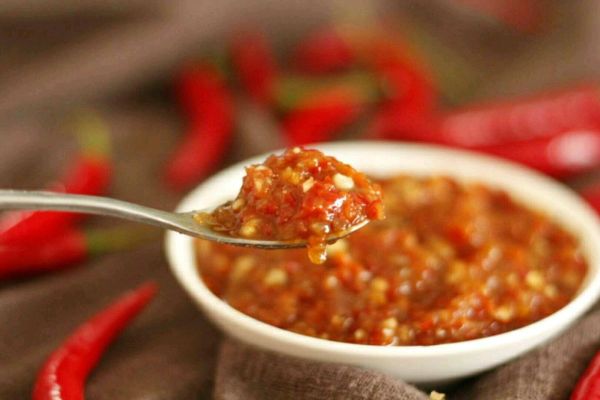 正宗蒜蓉辣酱怎么做_蒜蓉辣酱保存多久-第2张图片-山城妙识