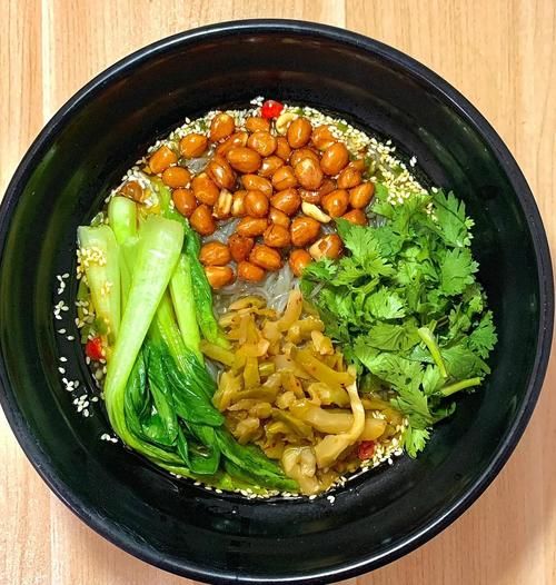 酸辣粉怎么做才好吃_酸辣粉汤底怎么调才正宗-第1张图片-山城妙识