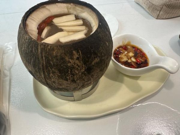 海南椰子鸡的做法窍门_椰子鸡汤底怎么熬才清甜-第3张图片-山城妙识 海南椰子鸡的做法窍门_椰子鸡汤底怎么熬才清甜-第3张图片-山城妙识