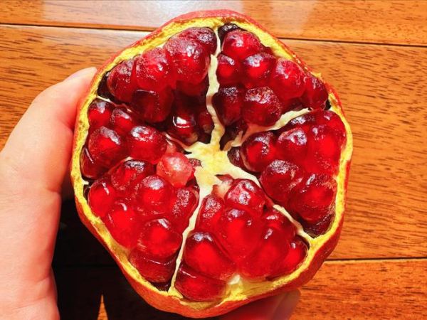 石榴怎么剥开_石榴剥开技巧-第1张图片-山城妙识