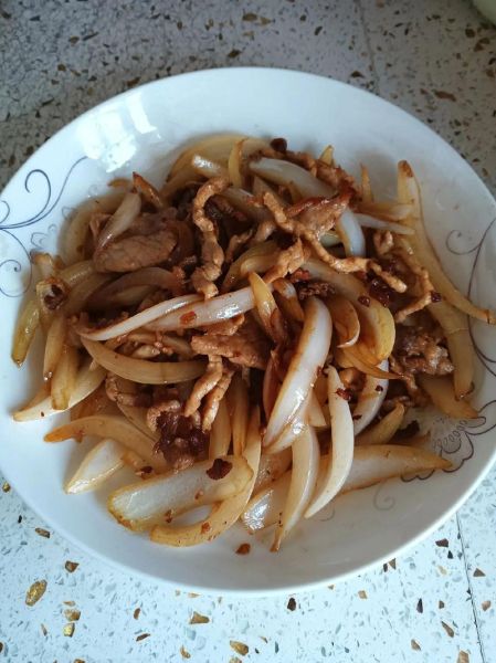 洋葱炒肉丝怎么炒才嫩_洋葱炒肉丝用哪个部位肉-第1张图片-山城妙识