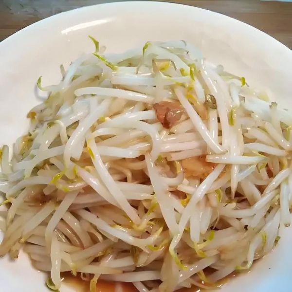 豆芽炒肉用焯水吗_焯水还是不焯水-第2张图片-山城妙识 豆芽炒肉用焯水吗_焯水还是不焯水-第2张图片-山城妙识