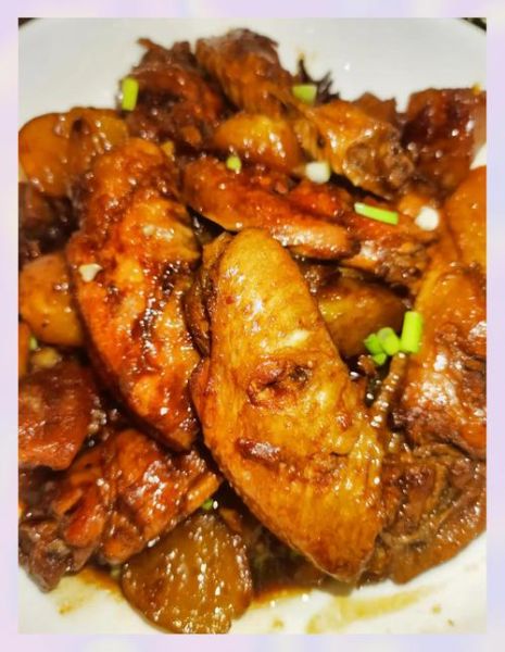 红烧鸡翅炖土豆怎么做_红烧鸡翅炖土豆用不用焯水-第1张图片-山城妙识