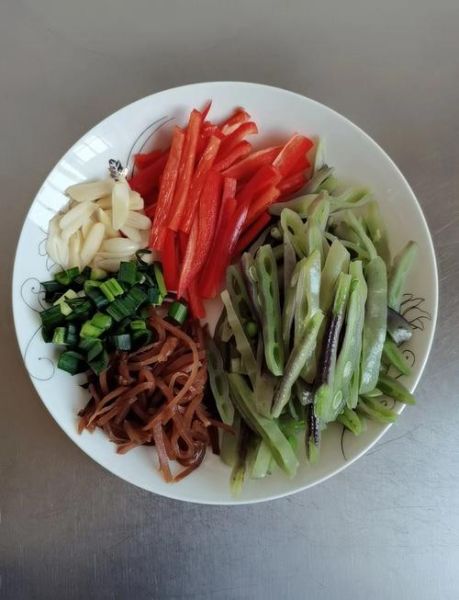 紫扁豆怎么炒好吃_紫扁豆炒什么最下饭-第1张图片-山城妙识