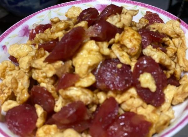 腊肠炒鸡蛋怎么做才好吃_腊肠炒鸡蛋简单做法-第2张图片-山城妙识