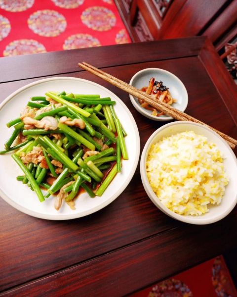 蒜苔炒米饭怎么做_蒜苔炒米饭的家常做法-第2张图片-山城妙识