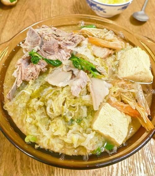 酸菜炖大骨头怎么做_酸菜炖大骨头需要焯水吗-第1张图片-山城妙识