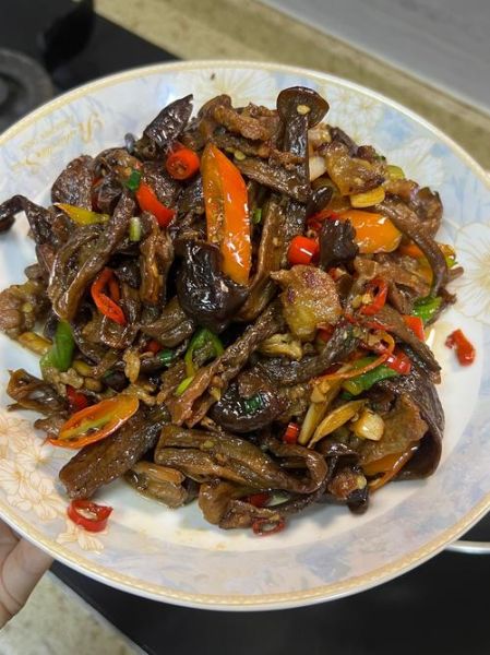 蘑菇炒肉怎么炒才好吃_正宗蘑菇炒肉做法-第1张图片-山城妙识