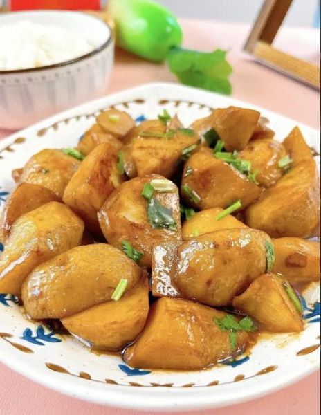 红烧芋头怎么做才软糯入味_正宗红烧芋头做法步骤-第1张图片-山城妙识