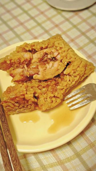 鲜肉蛋黄粽子怎么做_鲜肉蛋黄粽子配料比例-第1张图片-山城妙识 鲜肉蛋黄粽子怎么做_鲜肉蛋黄粽子配料比例-第1张图片-山城妙识