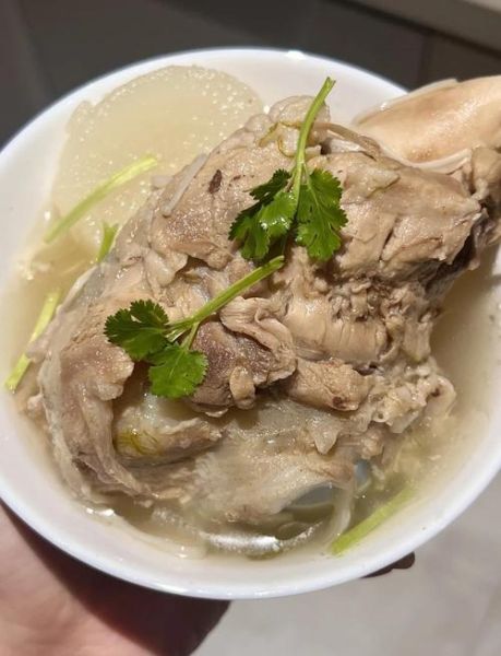 筒子骨炖汤怎么做_筒子骨炖汤需要焯水吗-第1张图片-山城妙识