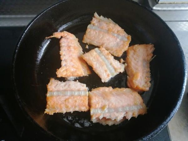 香煎三文鱼排怎么做_香煎三文鱼排热量高吗-第2张图片-山城妙识 香煎三文鱼排怎么做_香煎三文鱼排热量高吗-第2张图片-山城妙识