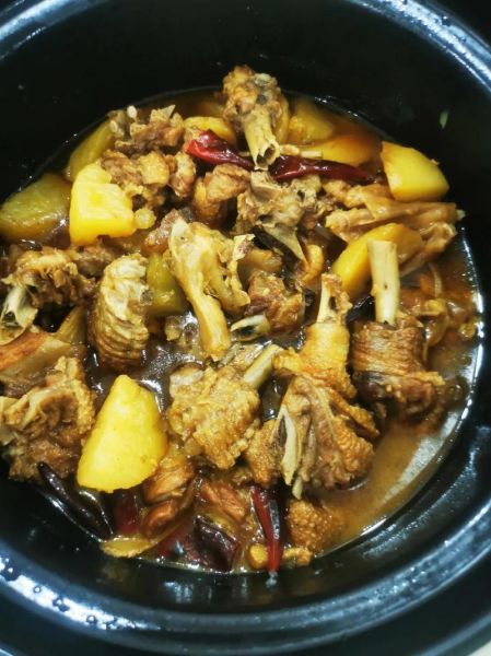 鸭肉炖土豆怎么做_鸭肉炖土豆需要焯水吗-第1张图片-山城妙识 鸭肉炖土豆怎么做_鸭肉炖土豆需要焯水吗-第1张图片-山城妙识