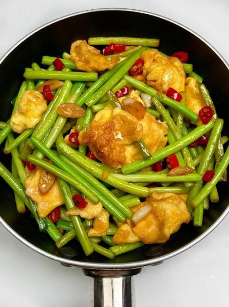 蒜苔炒鸡蛋先炒蒜苔还是鸡蛋_蒜苔炒鸡蛋正确步骤-第2张图片-山城妙识