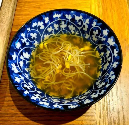 韩式豆芽汤怎么做好喝_韩式豆芽汤做法窍门-第1张图片-山城妙识 韩式豆芽汤怎么做好喝_韩式豆芽汤做法窍门-第1张图片-山城妙识