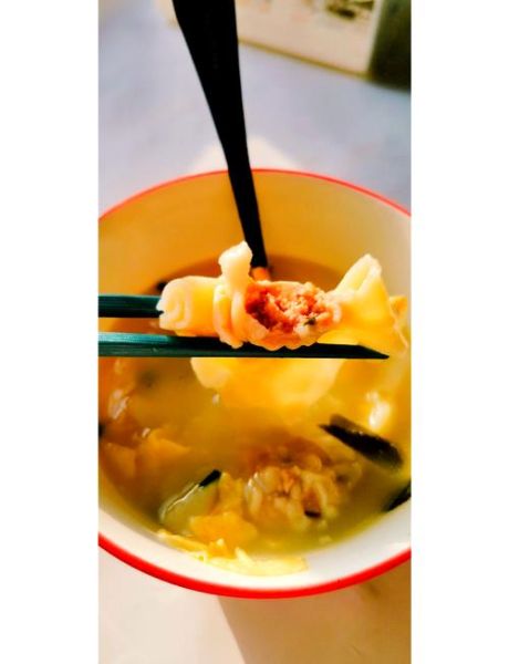 馄饨皮怎么做才能薄透明_为什么馄饨皮一擀就破-第1张图片-山城妙识