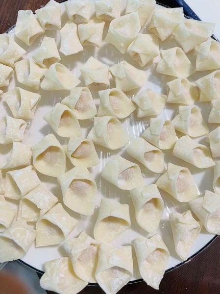 馄饨皮怎么做才能薄透明_为什么馄饨皮一擀就破-第2张图片-山城妙识