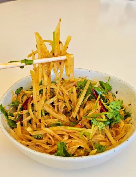 炝拌土豆丝怎么做好吃_土豆丝焯水几分钟-第3张图片-山城妙识