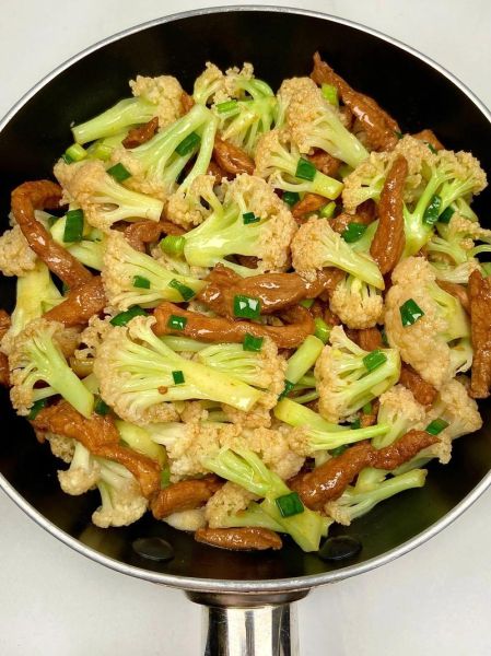 菜花怎么做好吃_菜花炒肉的家常做法-第1张图片-山城妙识